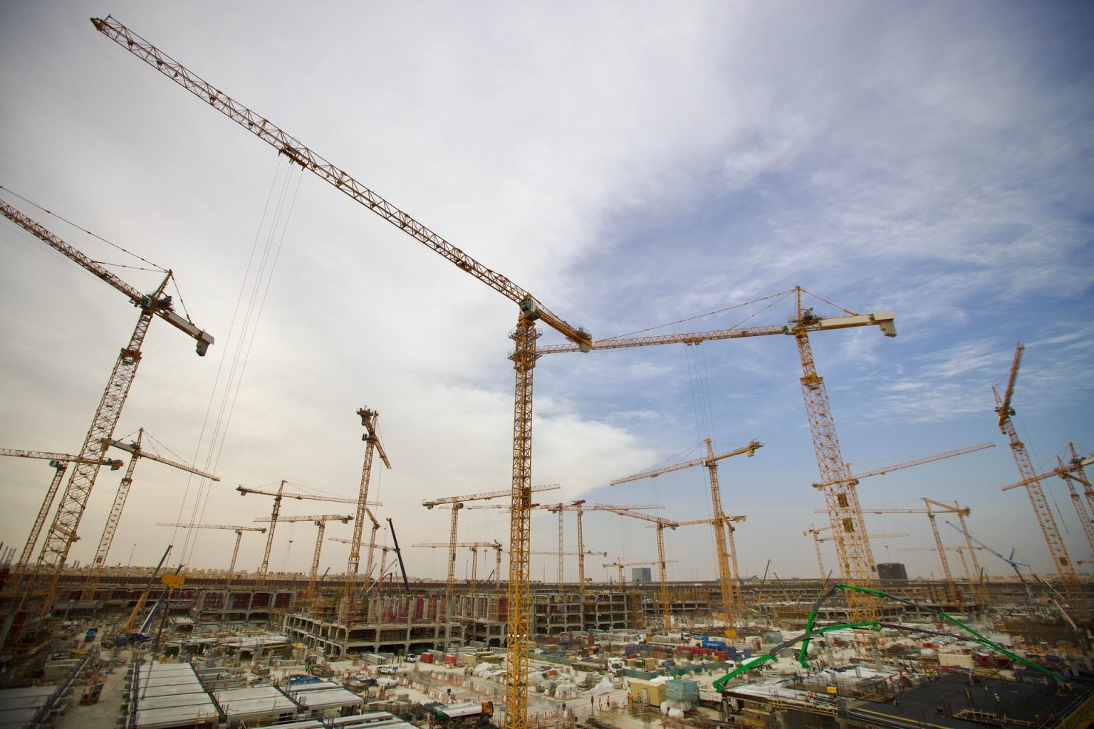 Saudi's 1st Automated Cranes: Unlocking New Business Frontiers